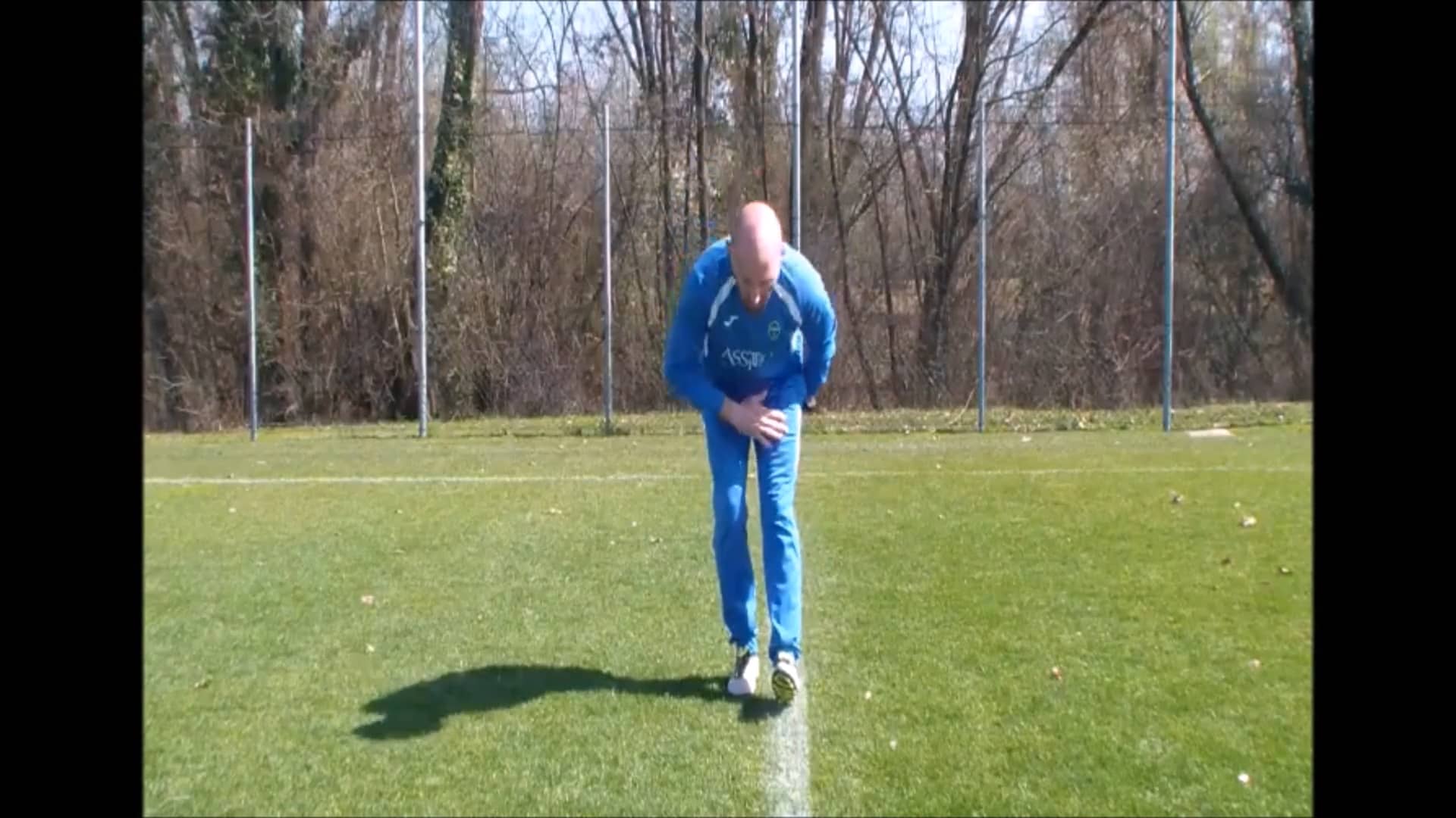 Calcio, stretching dinamico per la catena muscolare posteriore on Vimeo