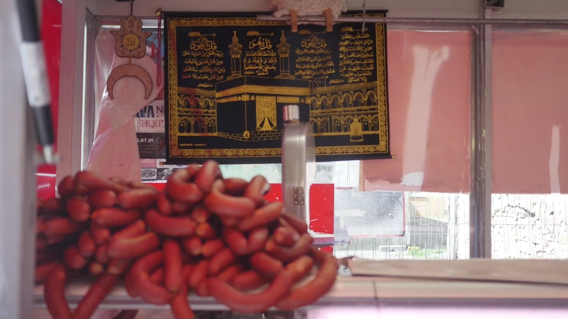 Erster Wiener Halal-Würstelstand on Vimeo