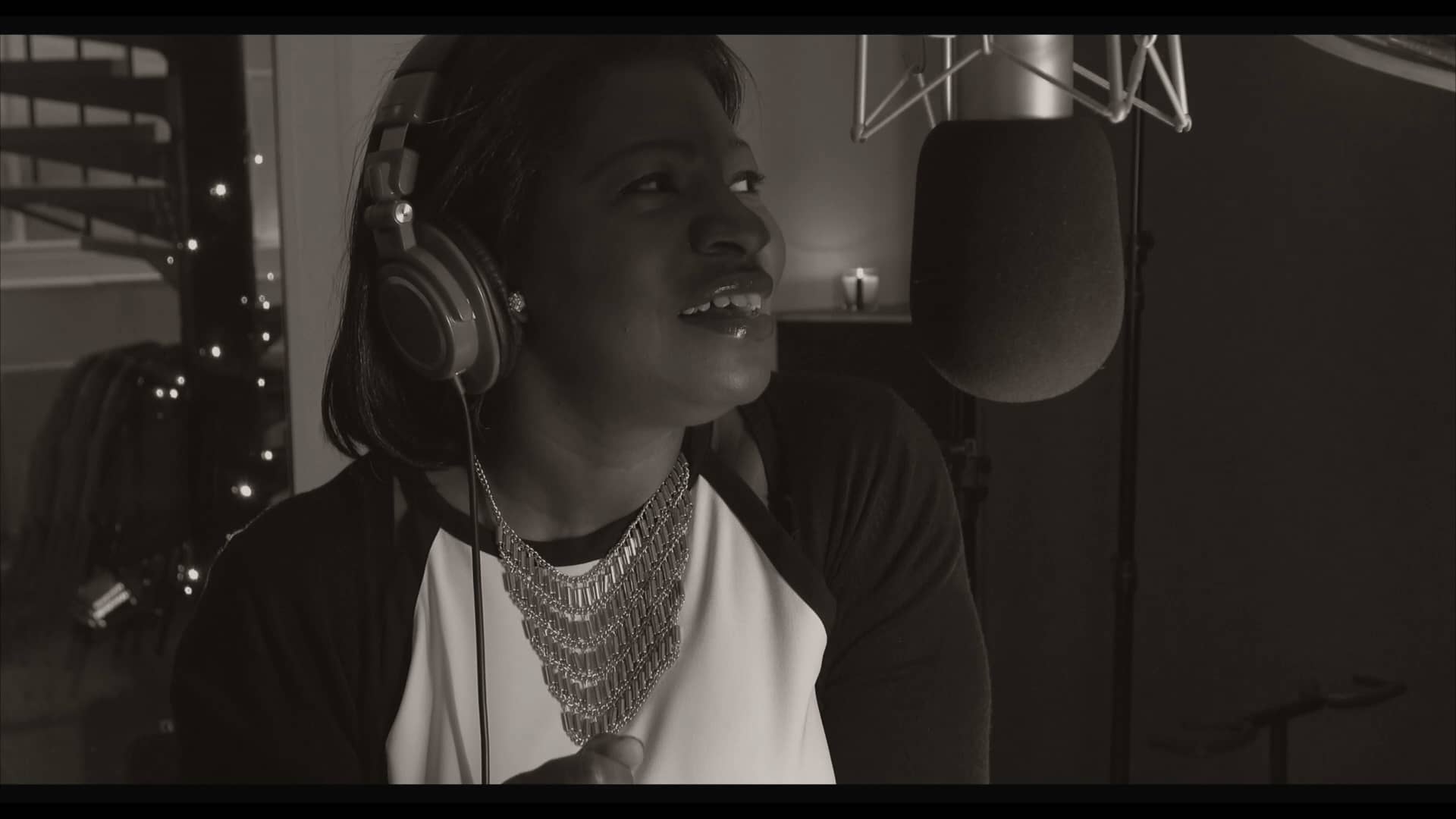 LANDI OSHINOWO SINGS "OLD FRIEND" FROM I'M GETTING MY ACT TOGETHER AND ...