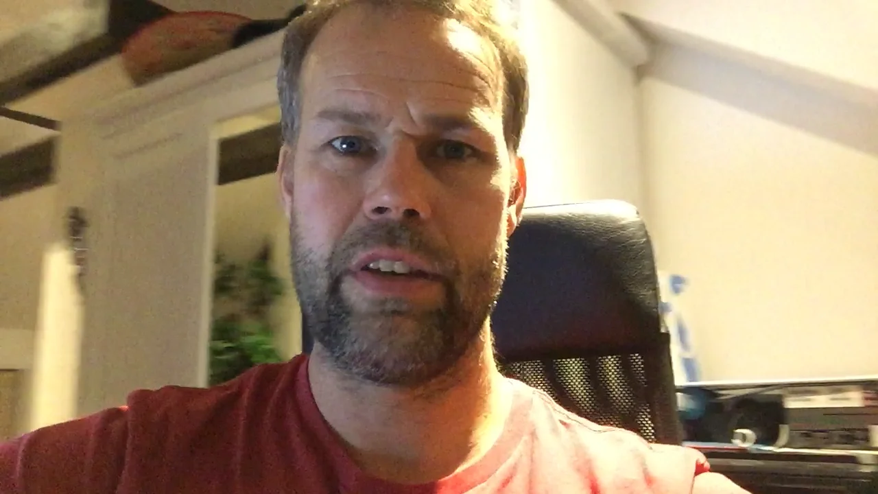 Jocke testar och tackar Janne och bugar och bockar!!! on Vimeo