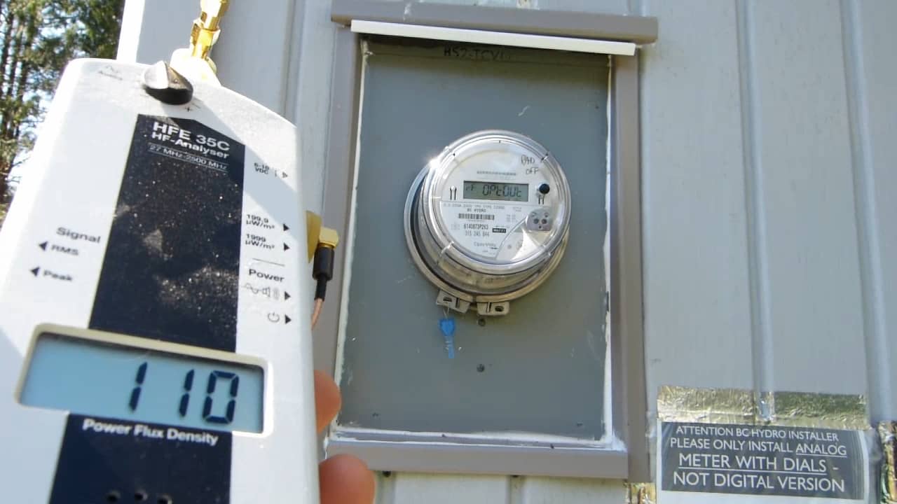 Smart Meter with Radio-Off! Why's it still broadcasting BC Hydro? on Vimeo