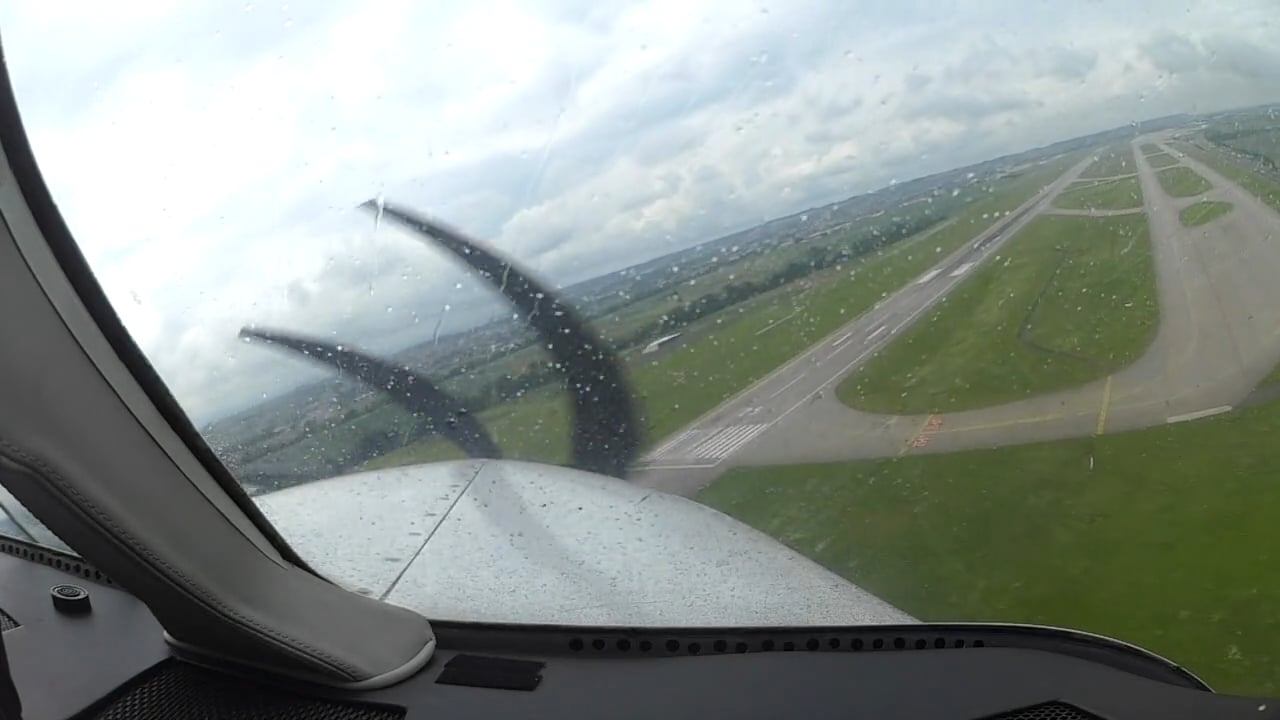 Pilot's Eye, Landing Runway 25 in Stuttgart (EDDS), Germany with a ...