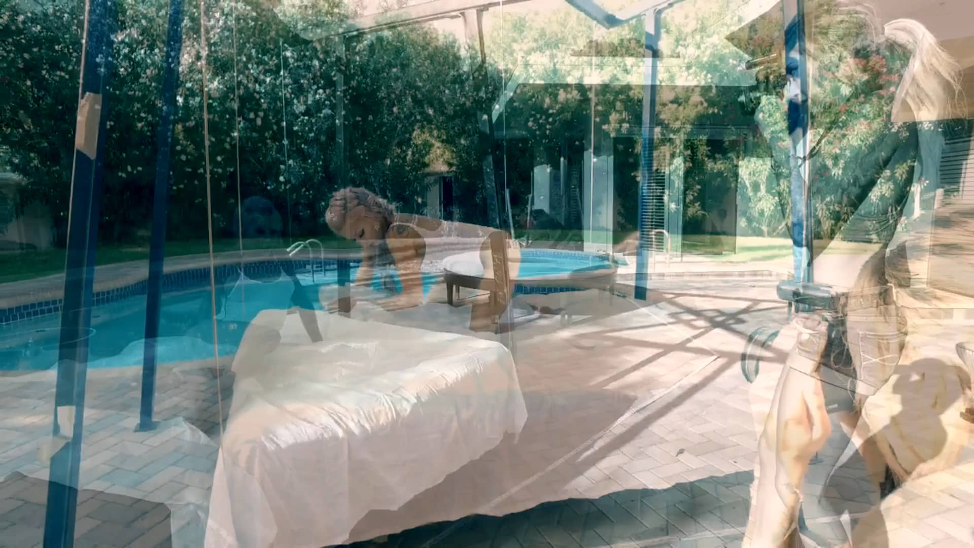 Model Shoots Model on Vimeo