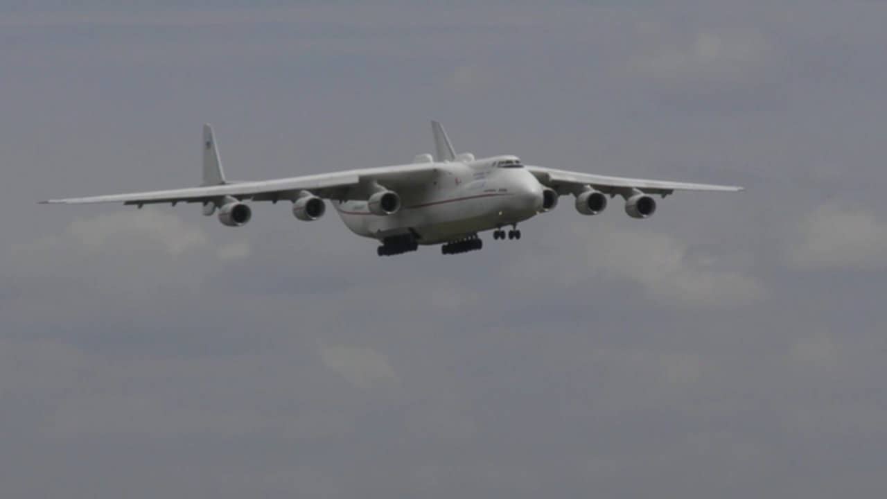 The Antonov 225 ,Worlds biggest airplane landing at Schiphol on Vimeo