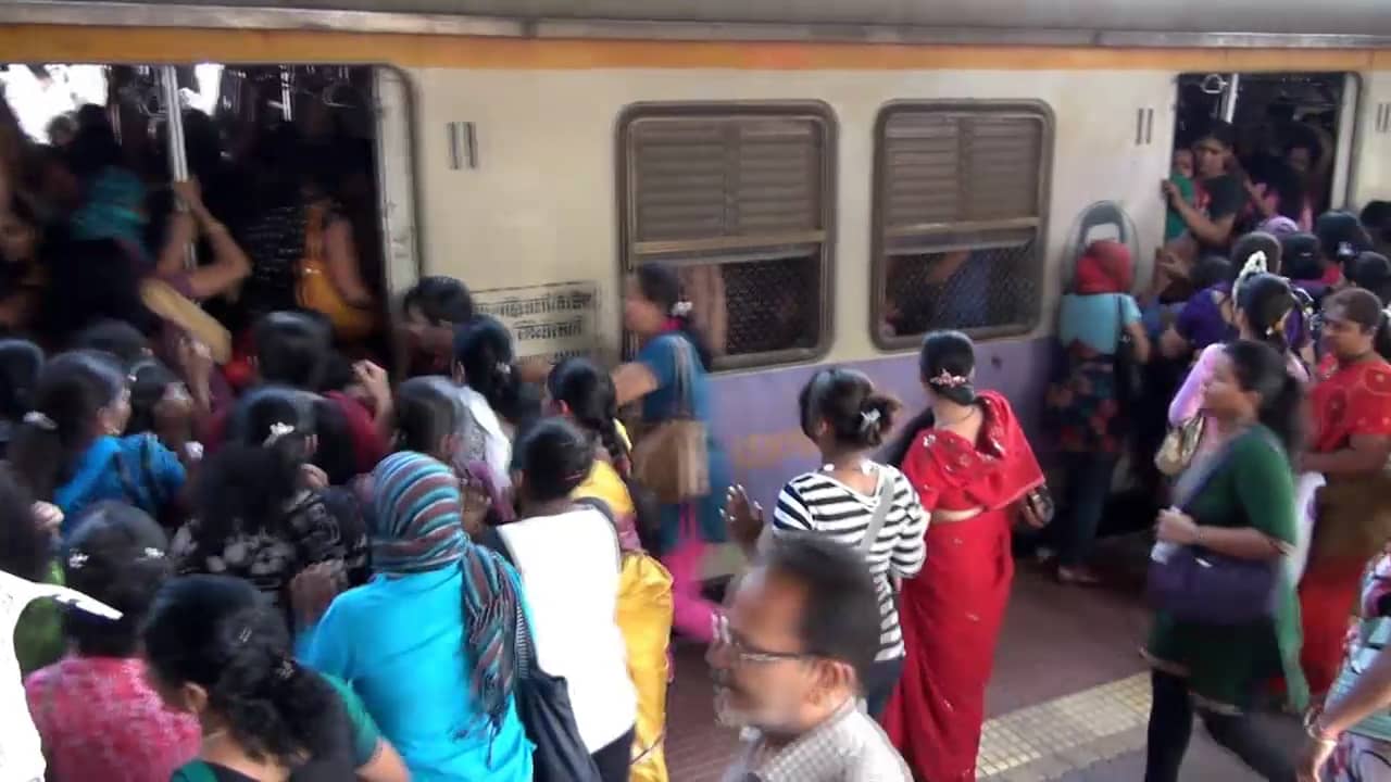 Deaf spaces on Mumbai trains on Vimeo