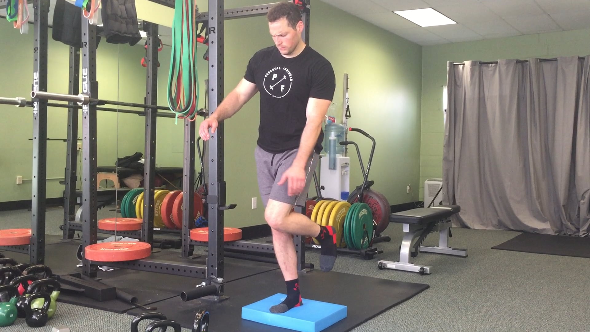 Single Leg RDL on Soft Surface With No Weight on Vimeo