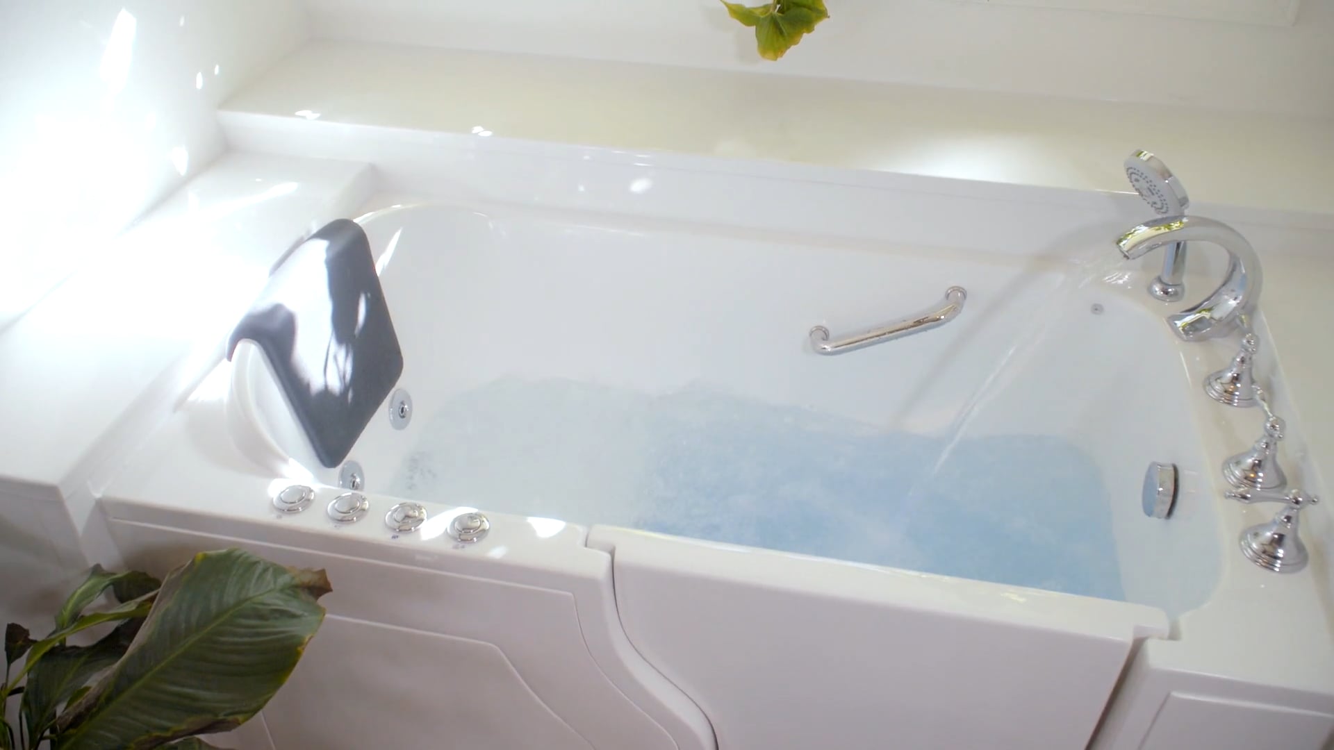 Tubbs By Grubbs - Walk-in Tub on Vimeo