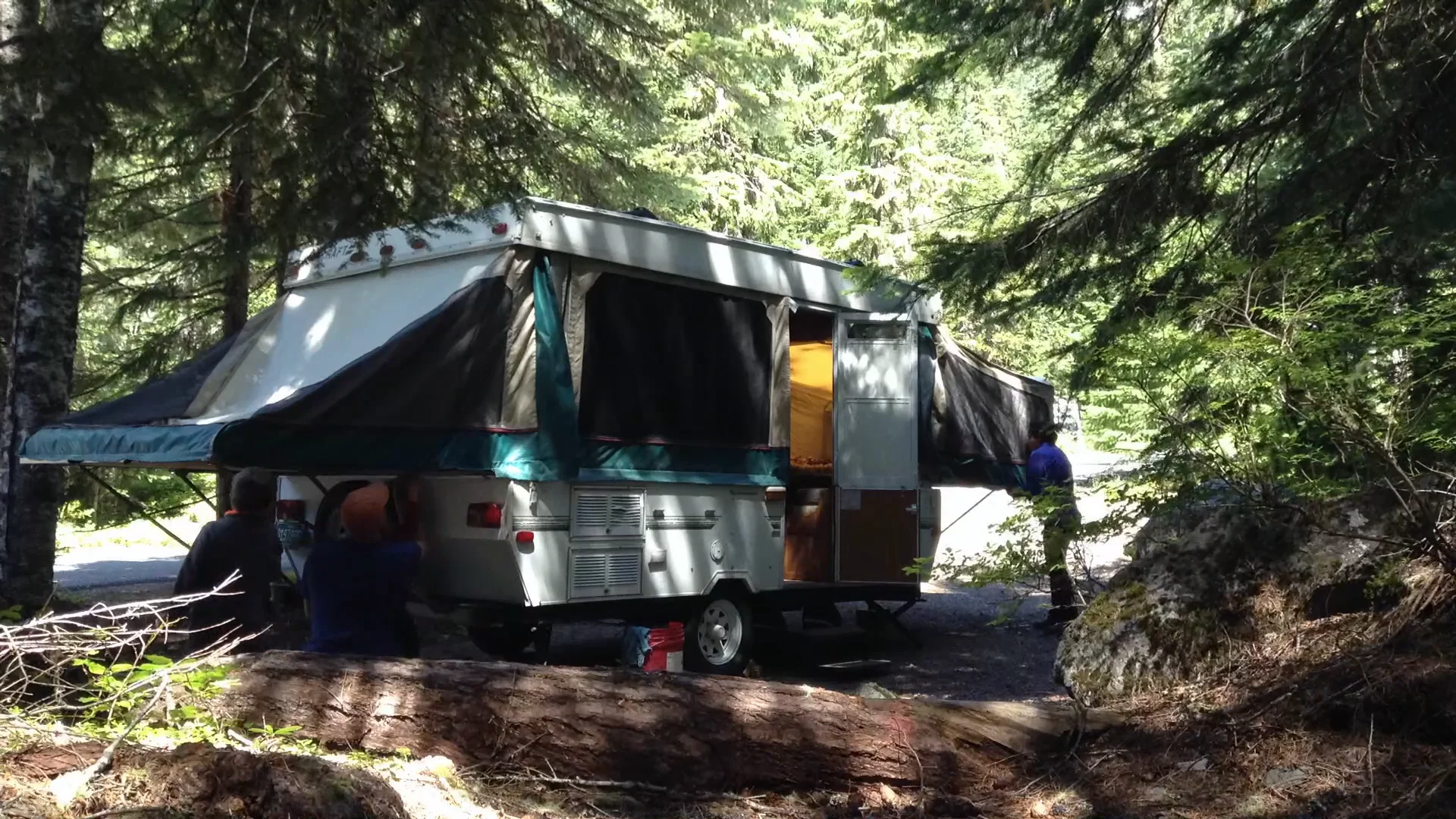 Throwing up the pop-up tent trailer