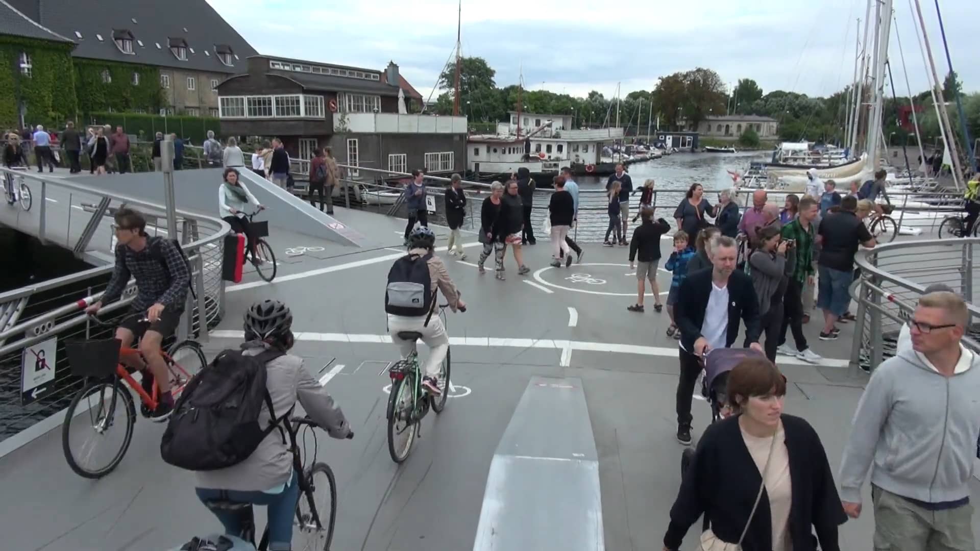 Touring Copenhagen's Car-Free Bridges on Vimeo