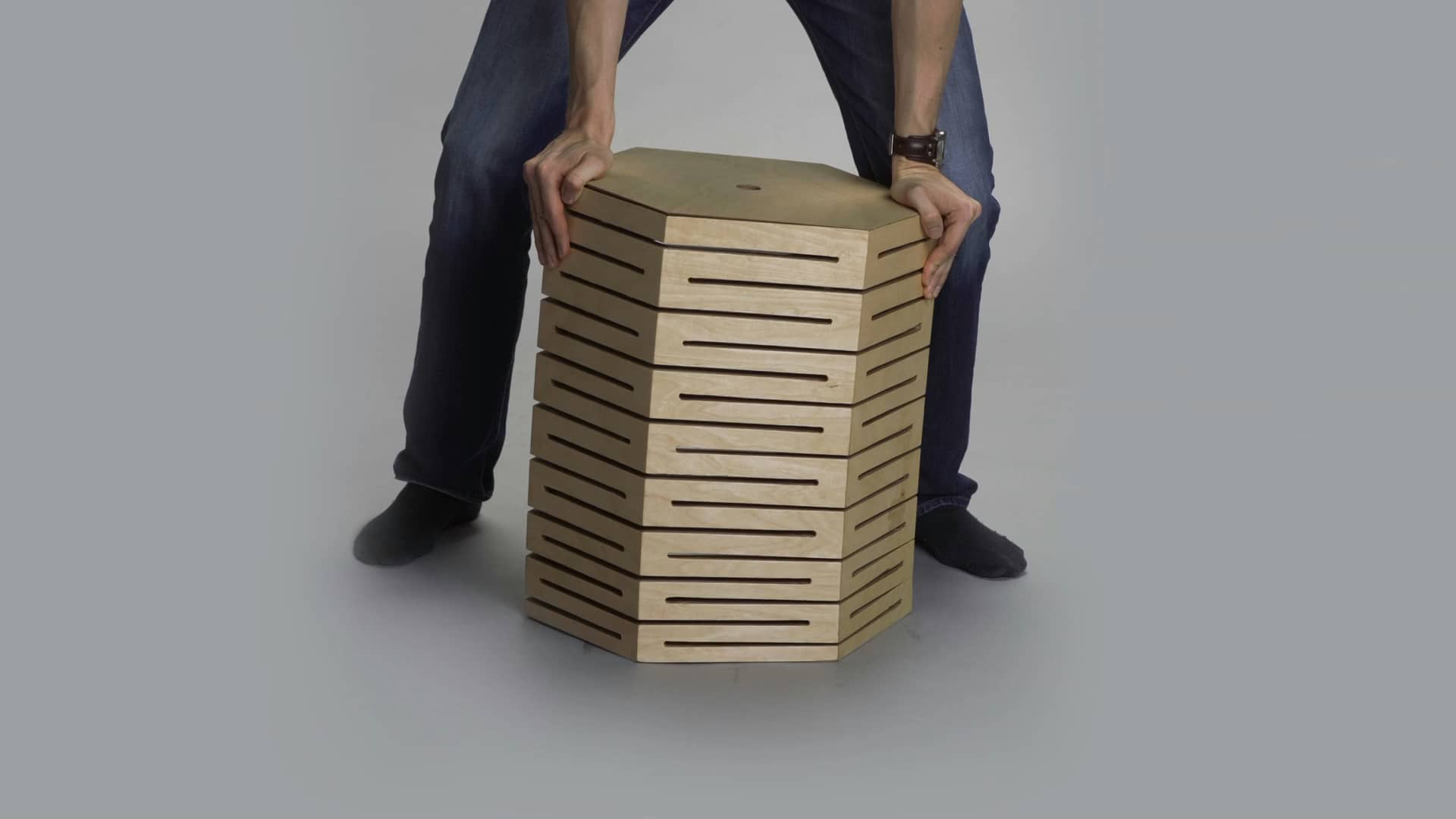 Fjäder – Der Hocker, der sich für Sie verbiegt. on Vimeo