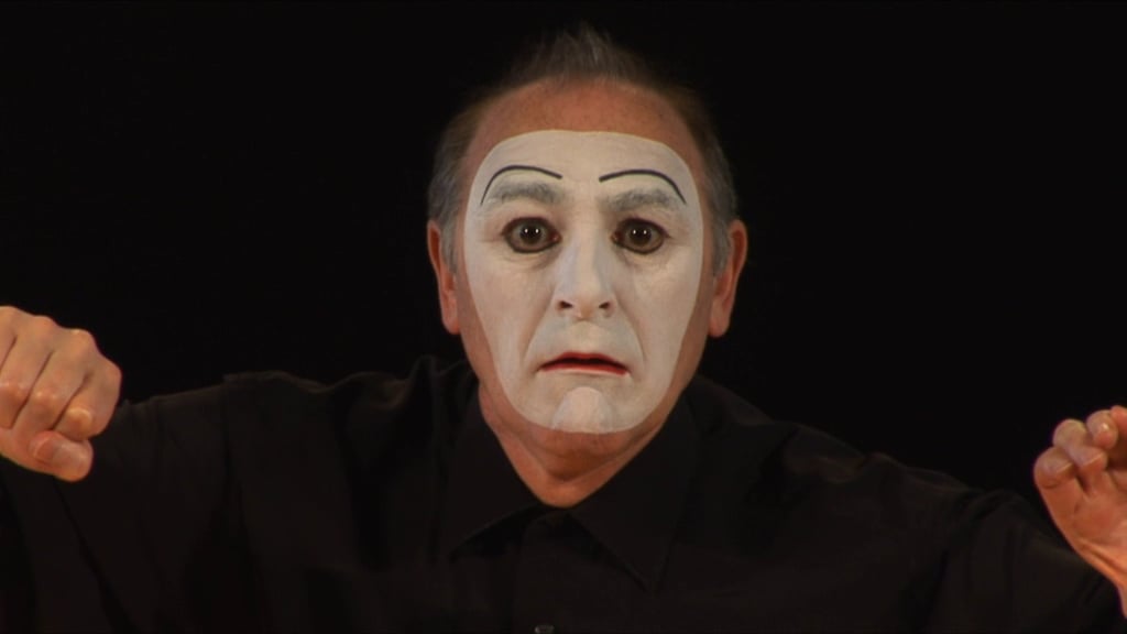 More=Less by Spanish mime actor Carlos Martínez on Vimeo
