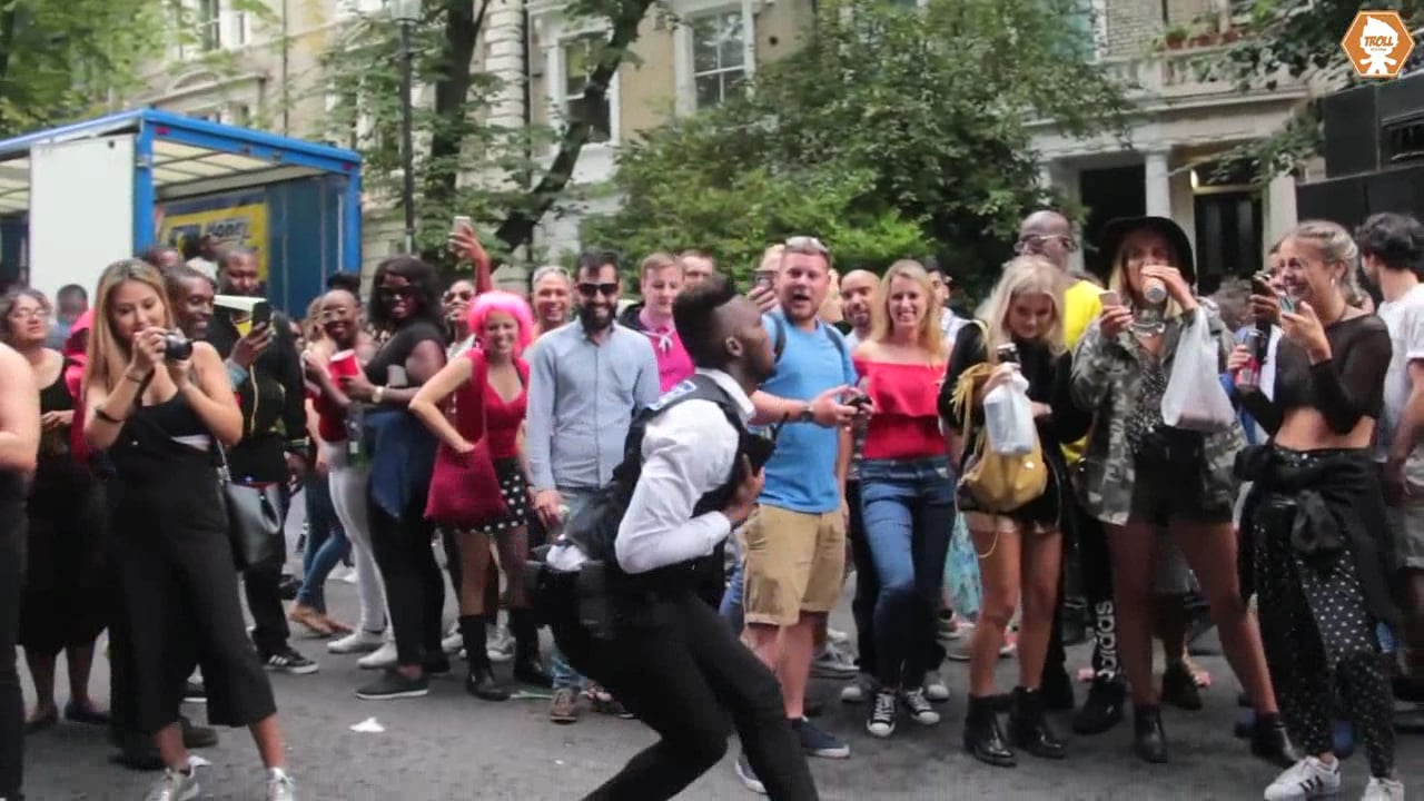 Police Officer Daggering Girls At Notting Hill Carnival 2016 on Vimeo