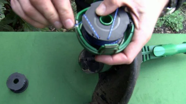 How to fit spool & line in your Black and Decker Strimmer
