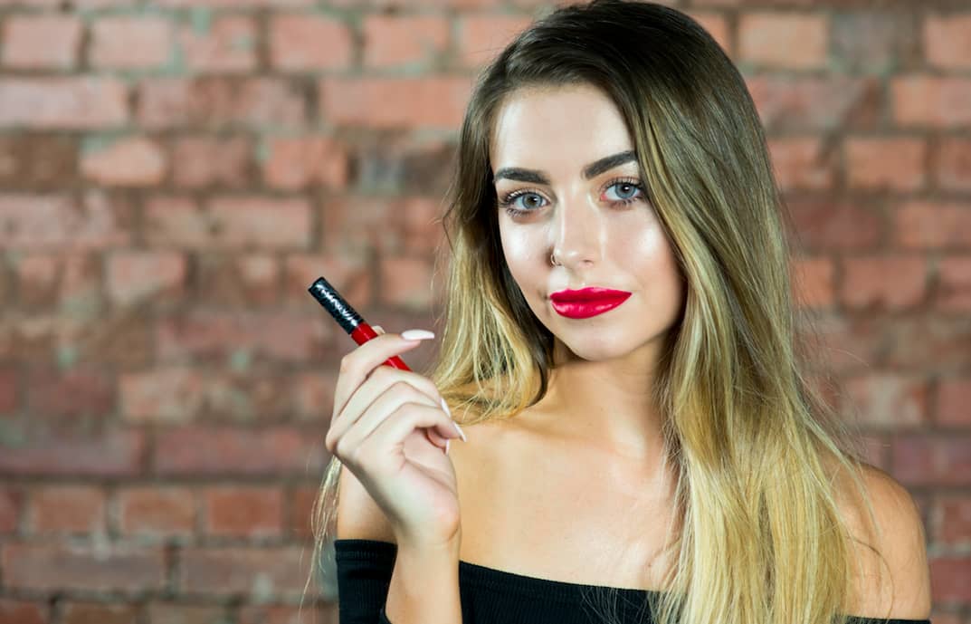 Everlasting Liquid Lipstick Hacks with Stephanie Coco Chic on Vimeo