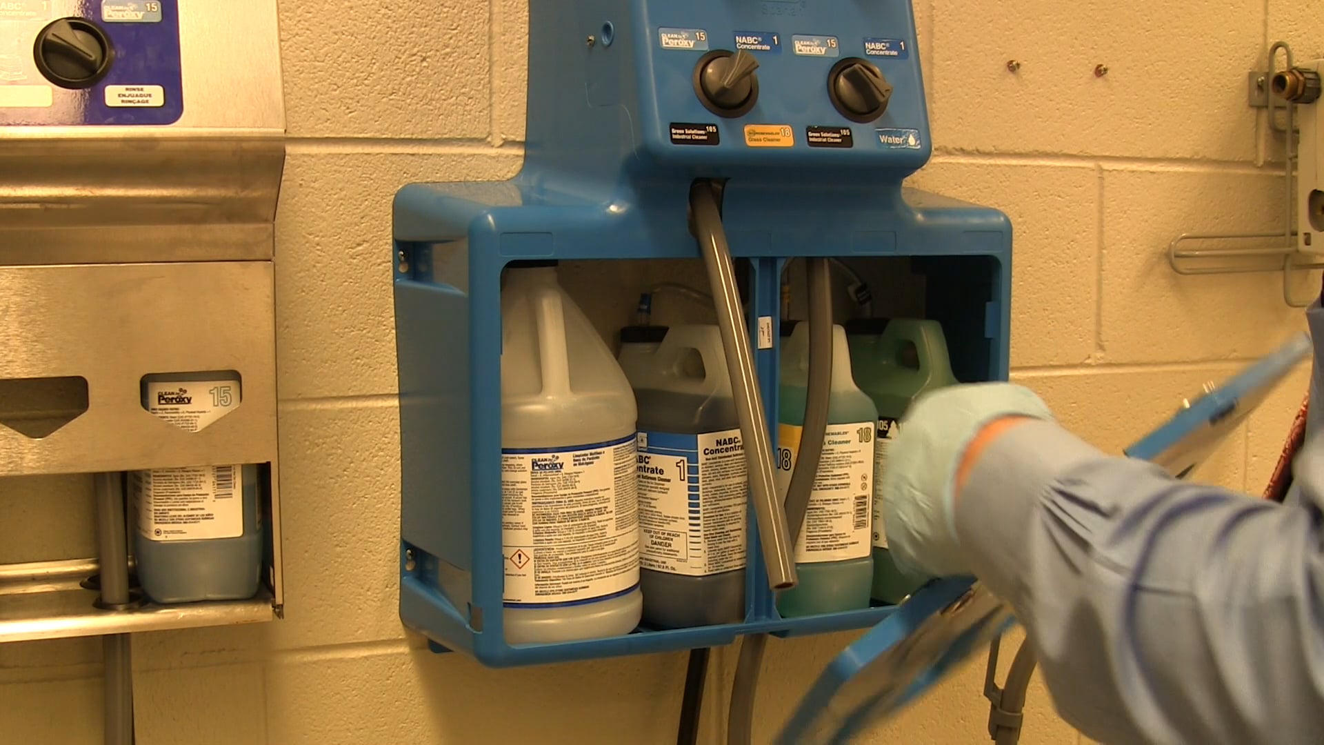 Versafill 3 Changing the Gallon Container on Vimeo