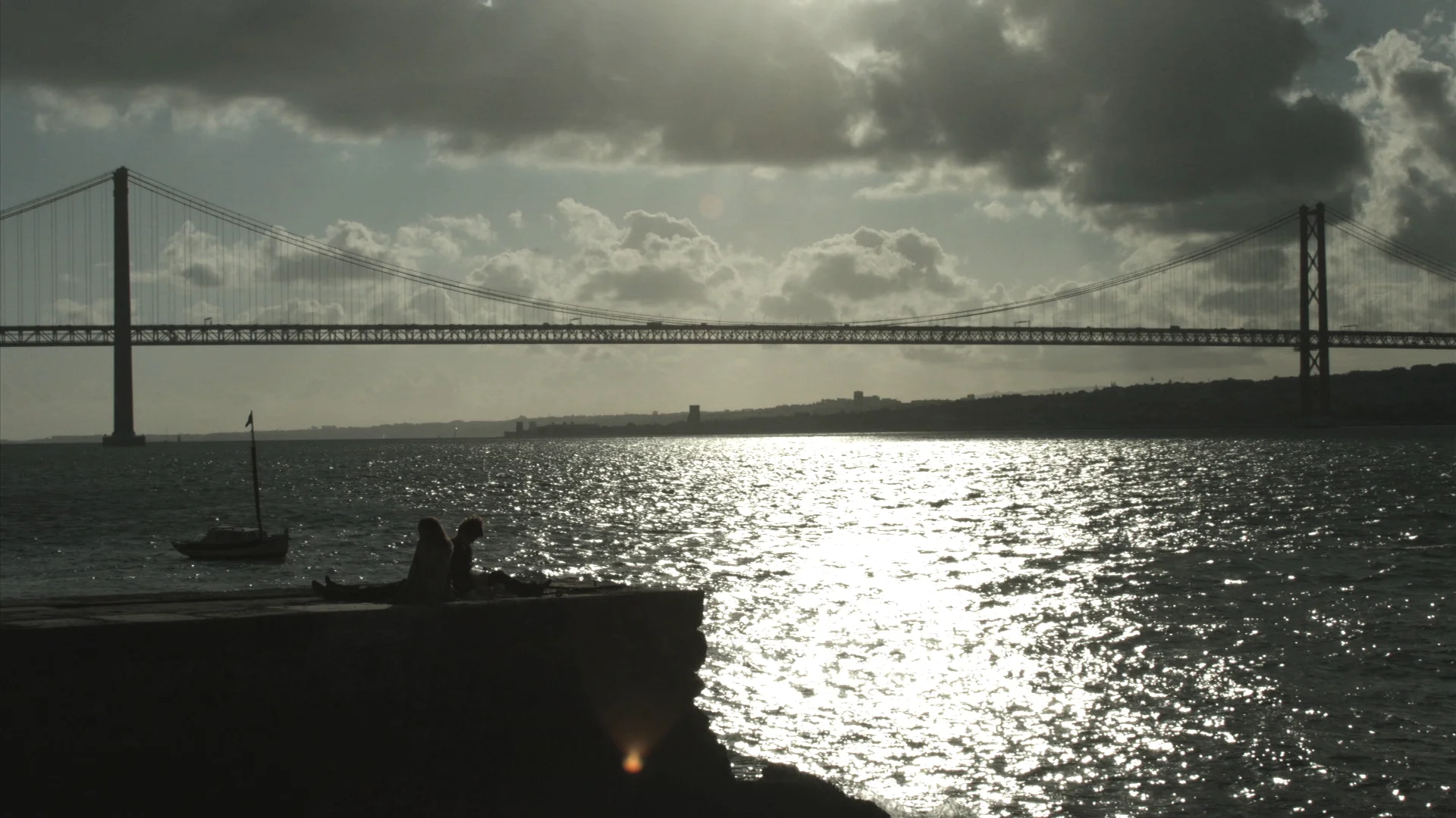 Trailer Oficial do curta-metragem "Atira-te ao Rio" on Vimeo