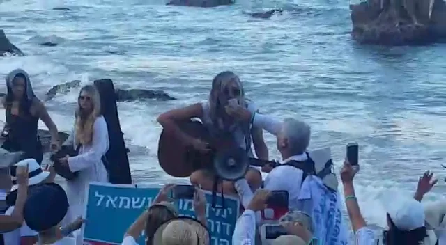 March of Hope Day 6 - popular Israeli singer-songwriter Yael Deckelbaum ...