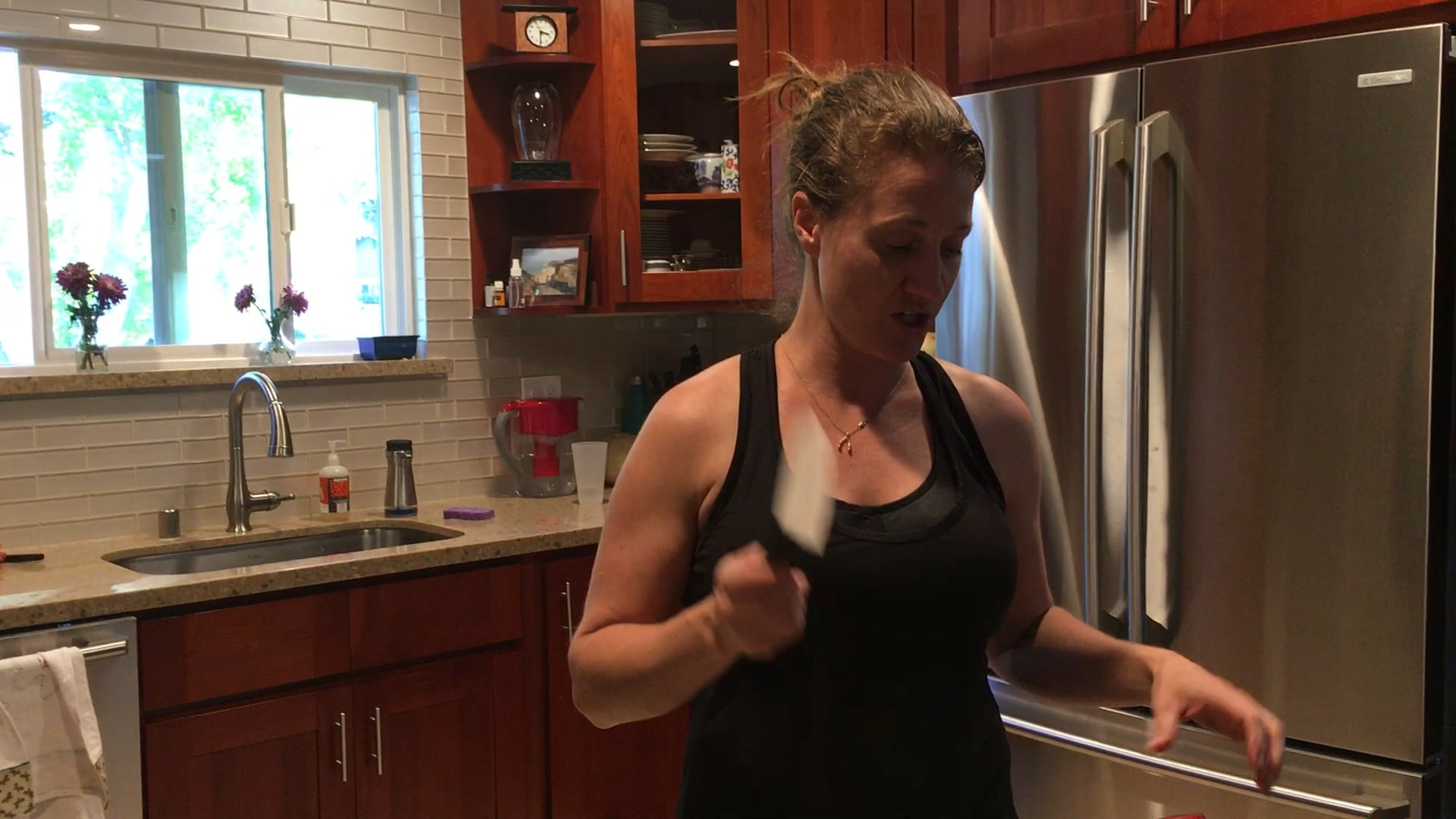 Natalie Richter Tests The P600 Ceramic Knife! on Vimeo
