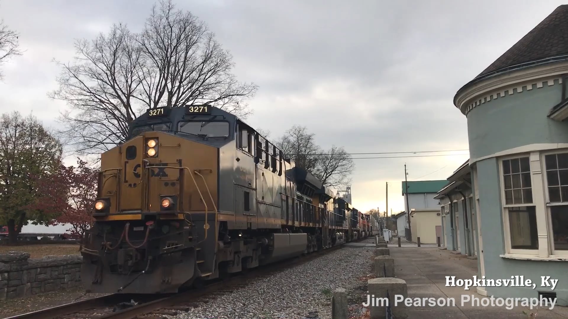 November 25, 2016 - CSX Q124-25 northbound with six units on the Henderson Subdivision. on Vimeo