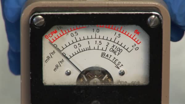 Instructions on how to use a Geiger Counter on Vimeo