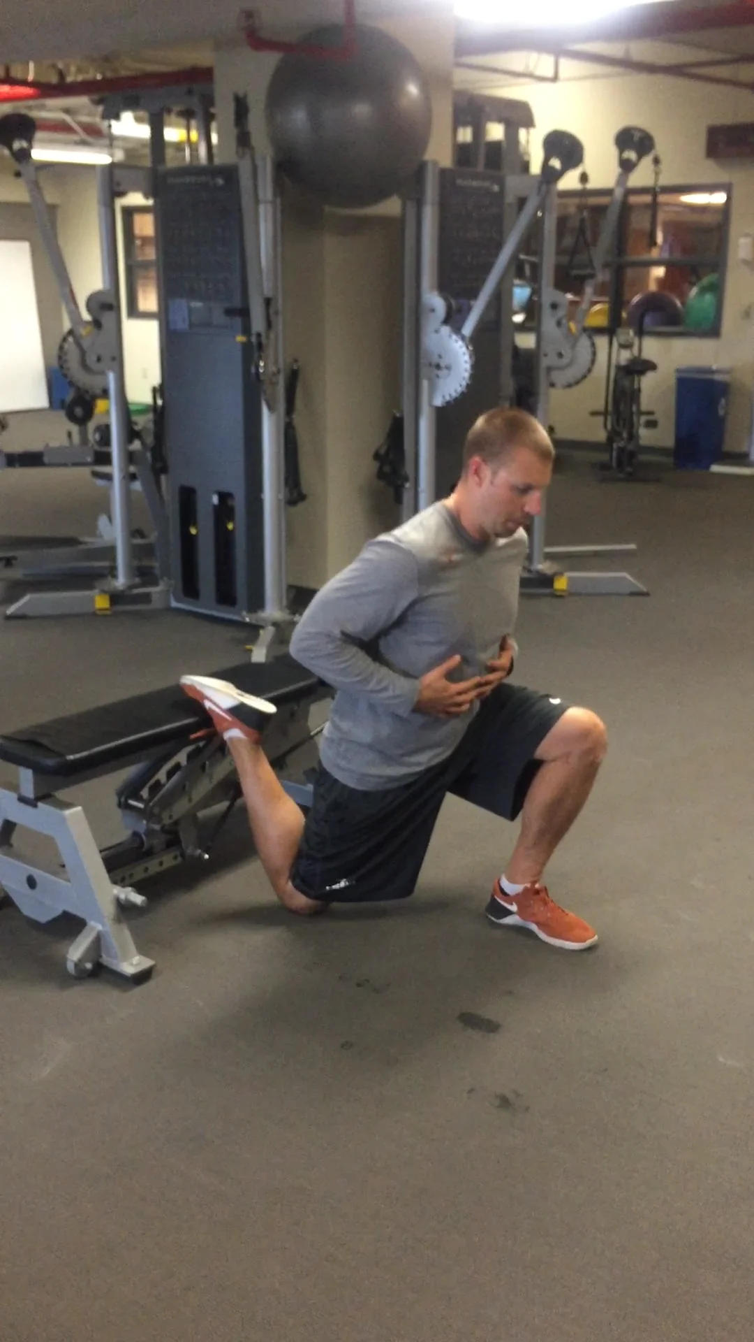 Bench Hip Flexor Stretch on Vimeo