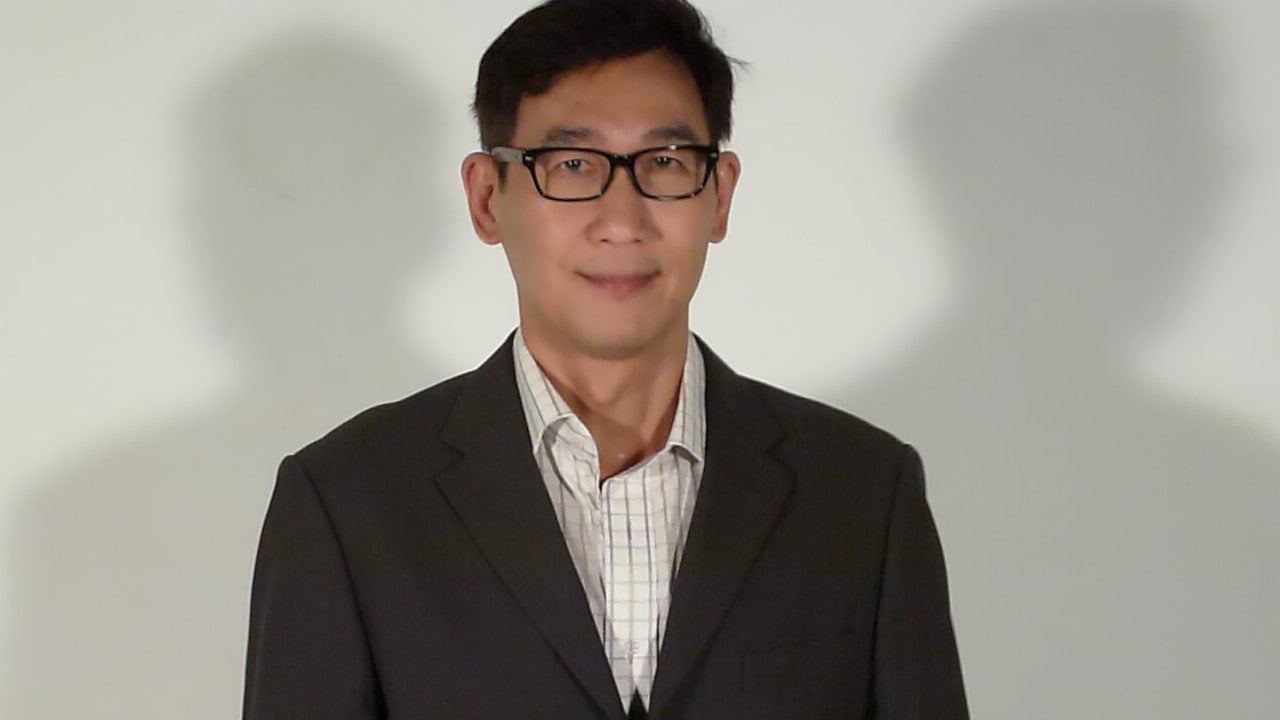 Intro for Jerry Hoh 1 (glasses) Eng/Canto on Vimeo