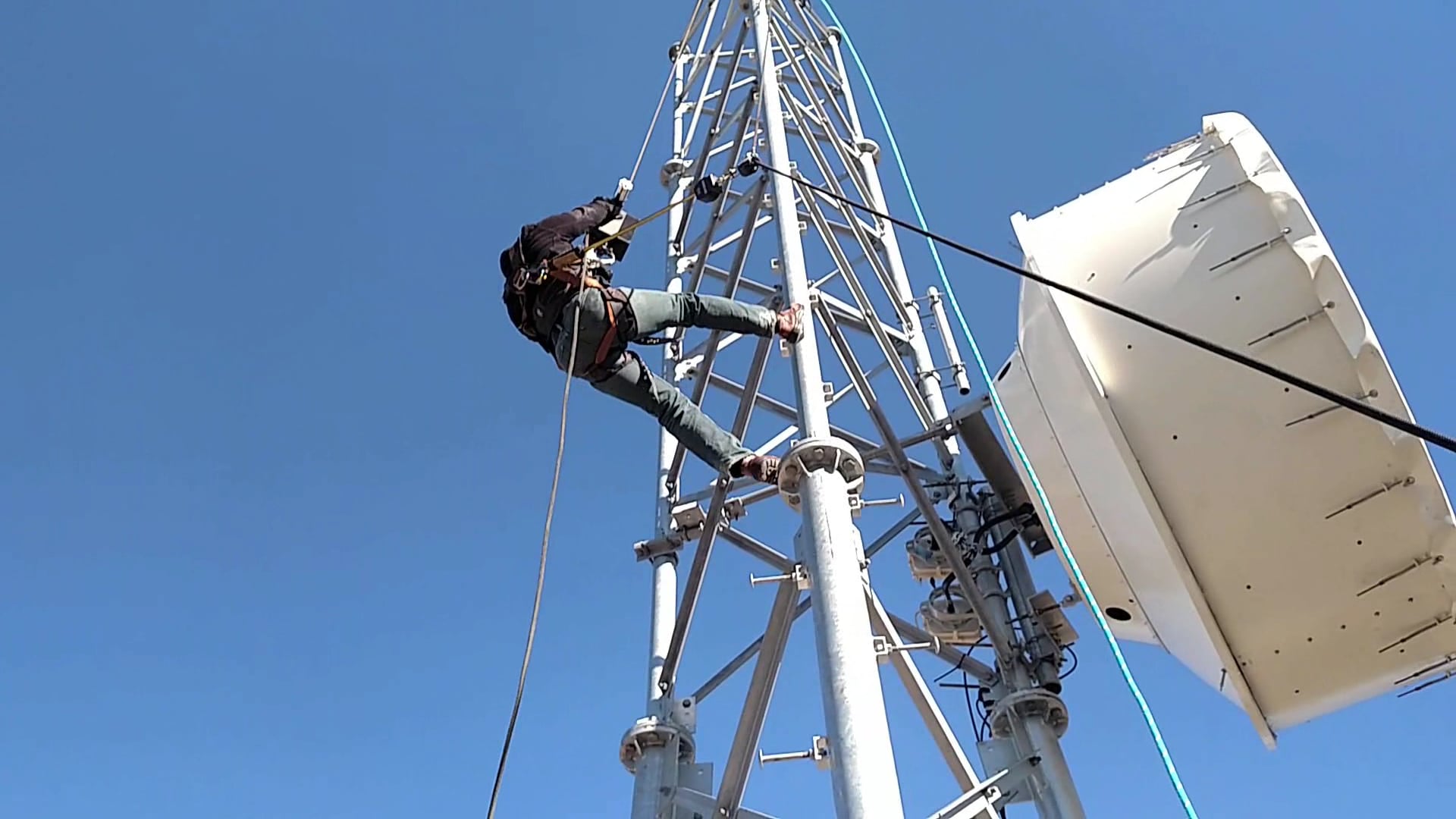 Cell tower climbing with battery powered ascender video #2 on Vimeo