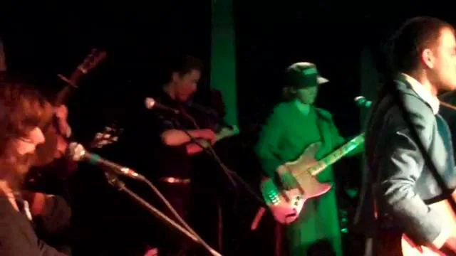 Richard Laviolette & The Oil Spills - "Airtight; No Sunlight" Live - 04 ...