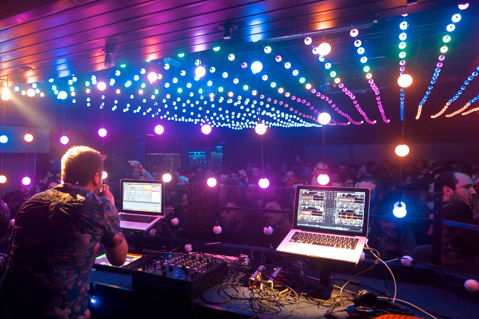 Late Interactive LED Visuals - 1,000 Lights on Vimeo