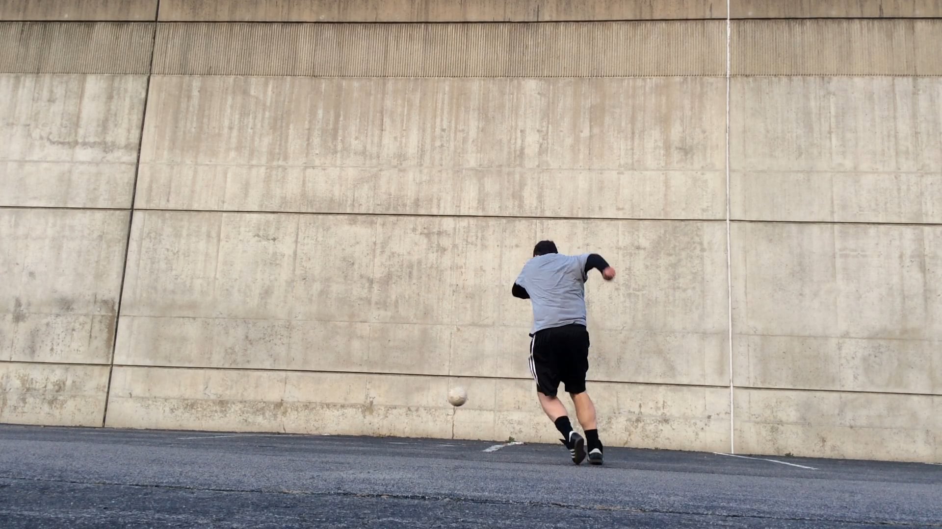 Freestyle Footballer Back-heel Volley on Vimeo