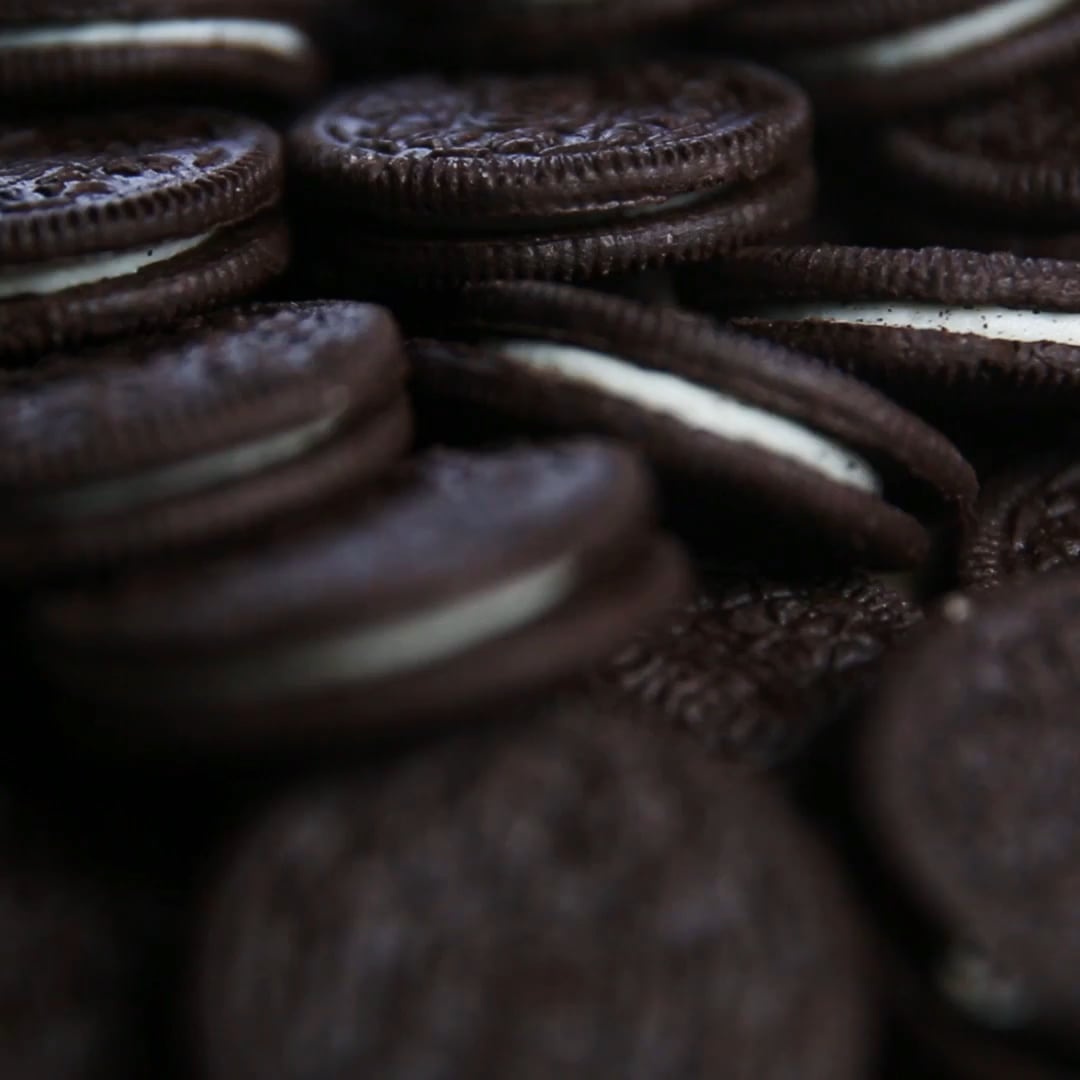 Five Guys Oreo Peanut Butter Milkshake on Vimeo