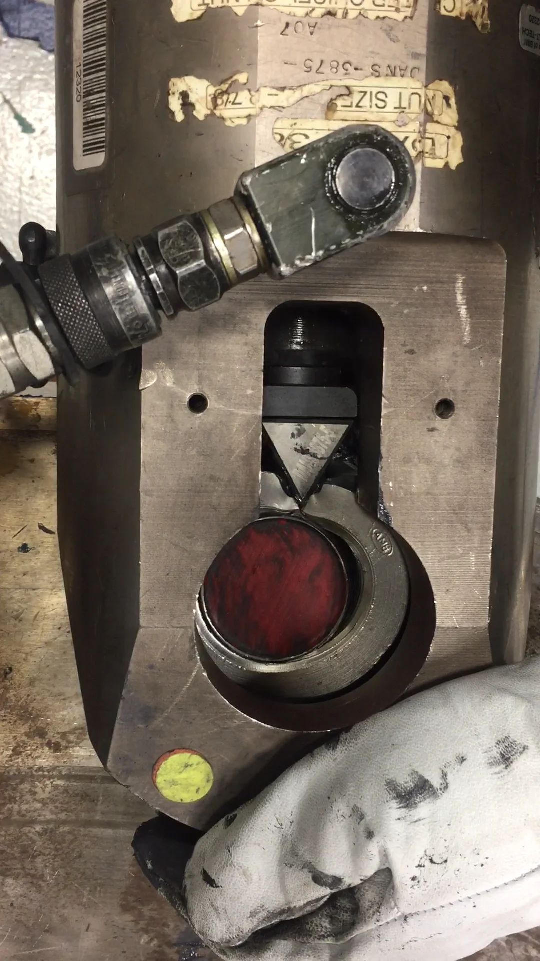 Bolttech Mannings Hydraulic Nut Splitter on Vimeo