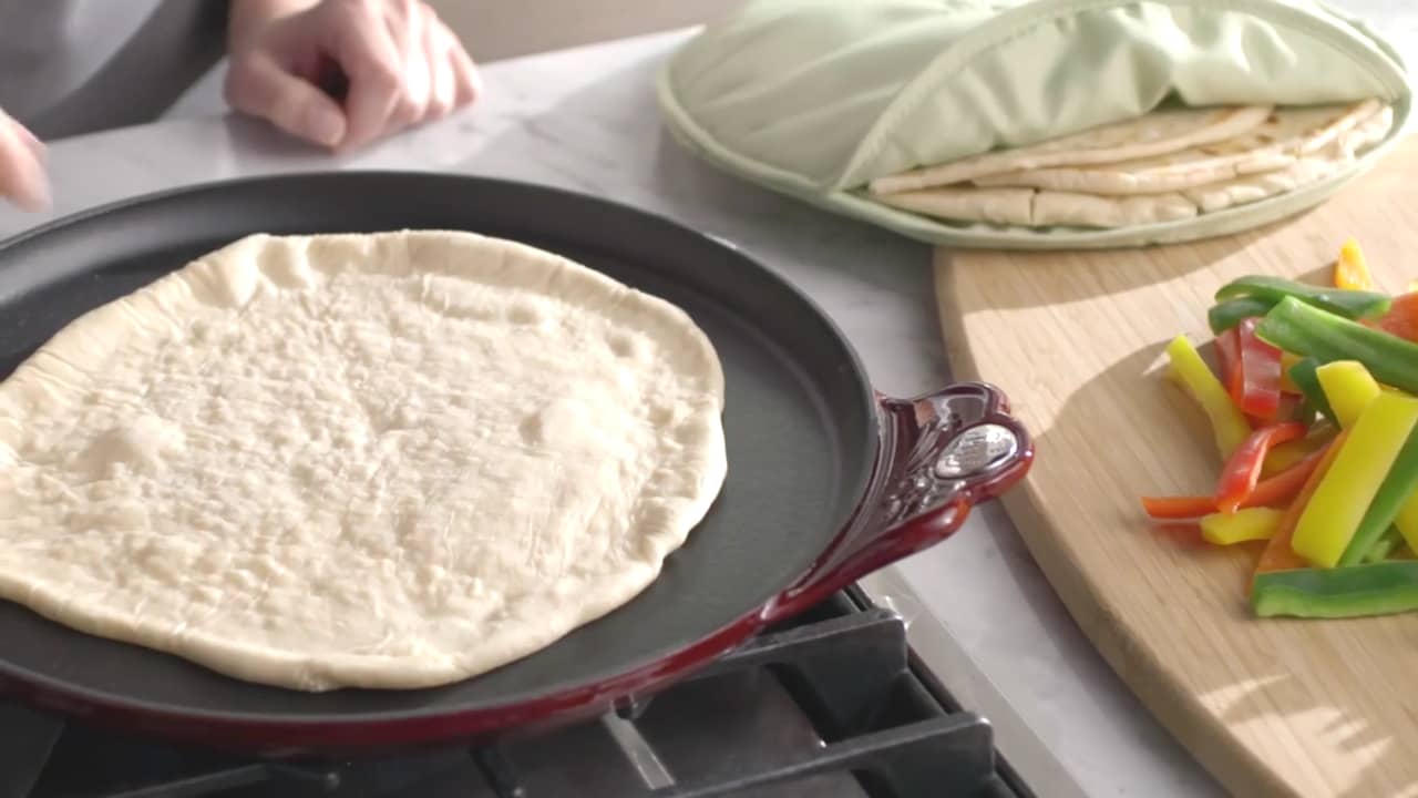 Comal de 13″ Mi Cocina de Princess House® on Vimeo
