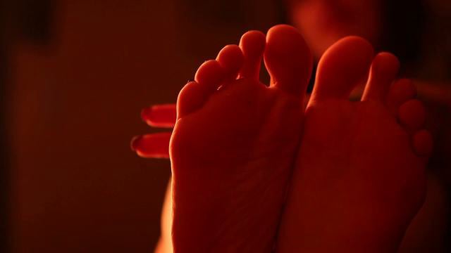 I love long toes on Vimeo