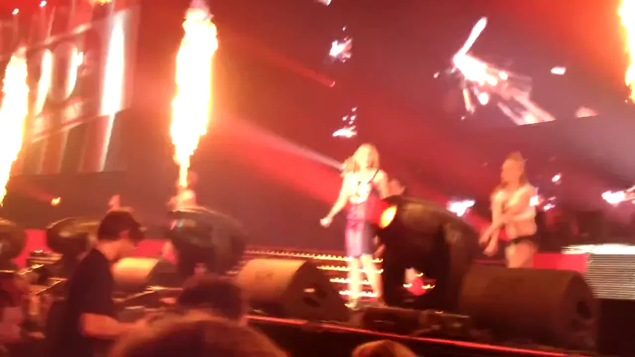 Astroline - Feel The Fire (Live At I Love The 90's The Party 16-04-2011 ...