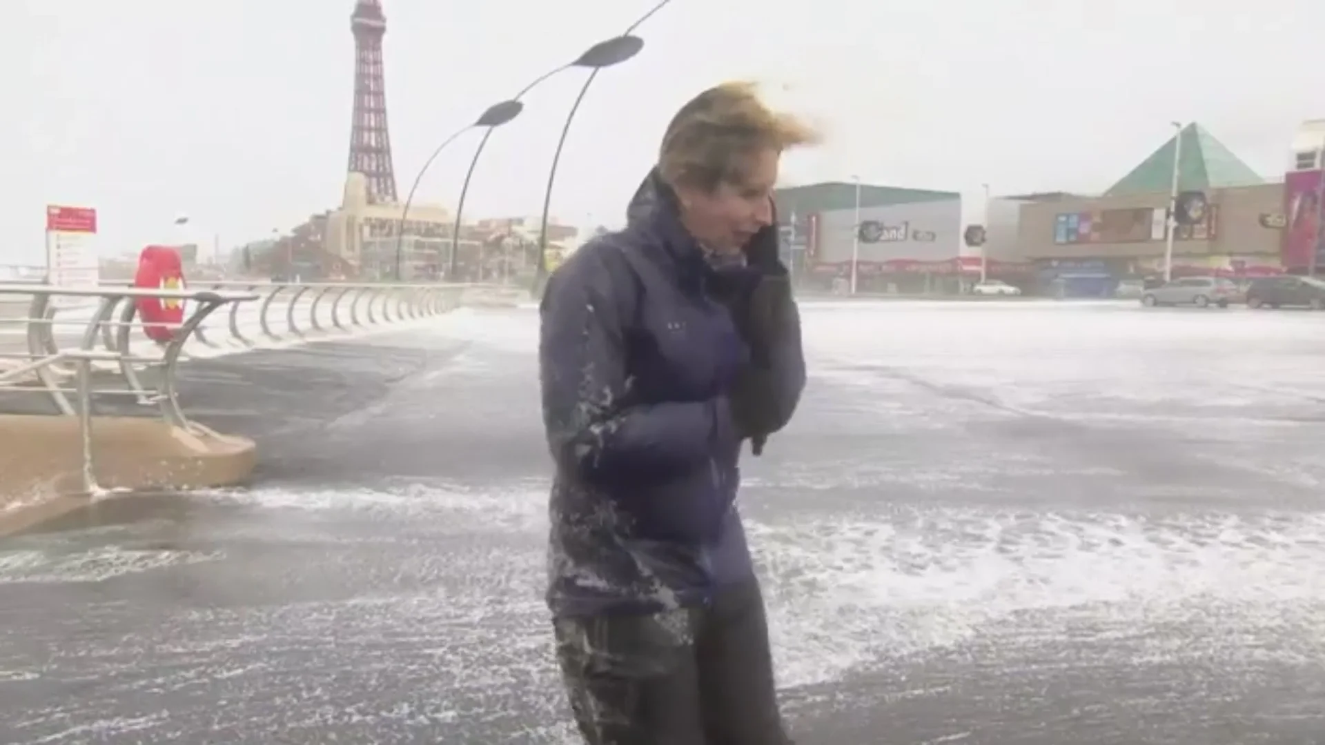 BBC Reporter Alison Freeman is caught in Storm Doris on Vimeo