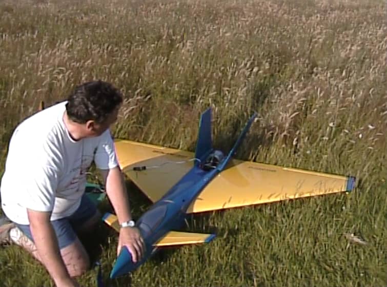 First Mick Reeves Super Reaper with early home built Wren MW54. on Vimeo