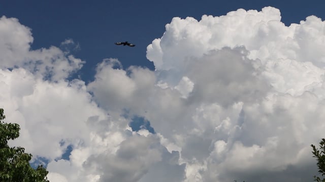 Más de 100 vídeos en HD y 4K gratis de Nubes En Movimiento y Movimiento ...
