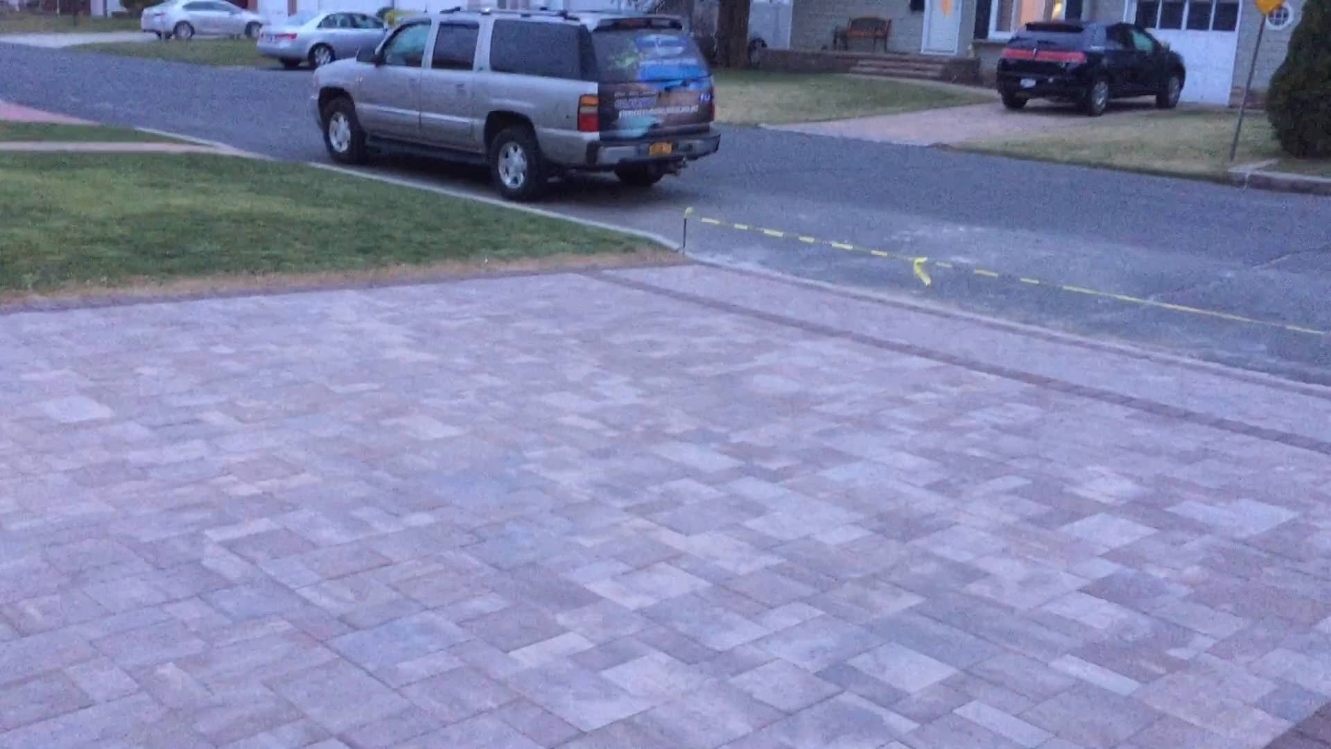Cambridge Paver Driveway & Walkways, Riverbed Blend Ledgestone ...