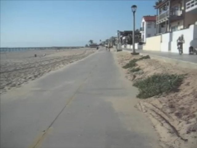 Beach Cruiser Bicycle on The Strand Bike Path in Manhattan Beach on Vimeo