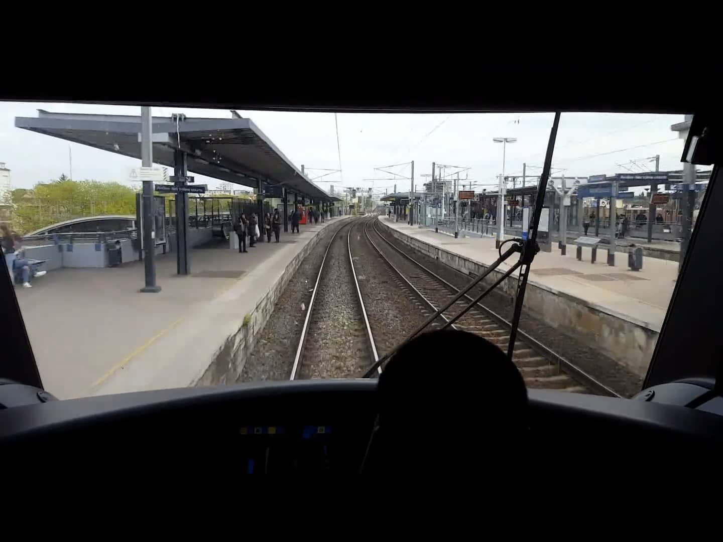 SNCF en cabine d'un MI09 RER A - Sartrouville on Vimeo