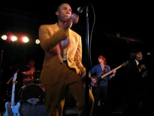 Raphael Saadiq singing "Get Involved" & "Feels Good" on 9.1.08 in DC on ...