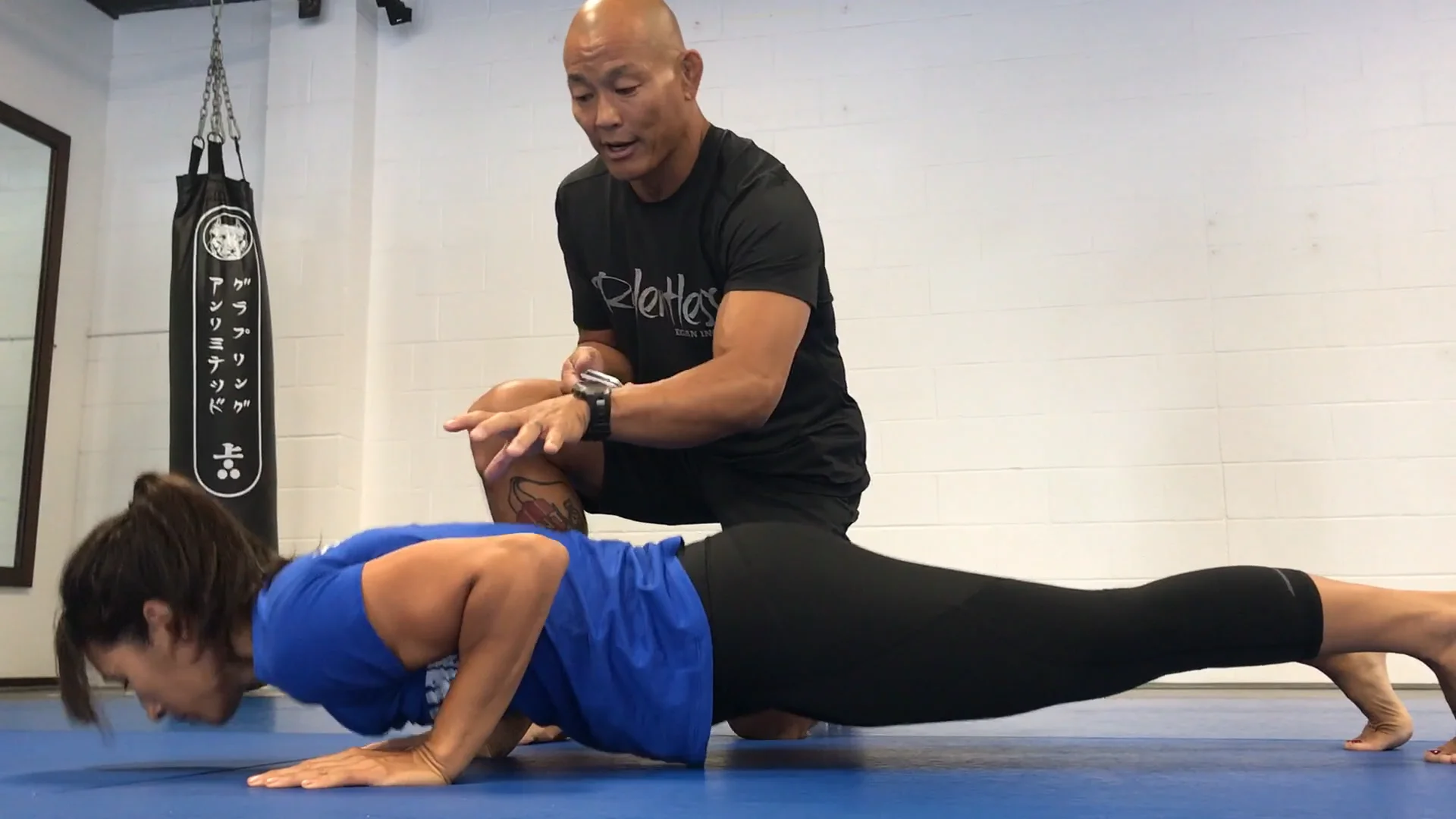 AFTERBURNERS - Knuckle scrapers, Jack knives, Push-up pulses on Vimeo