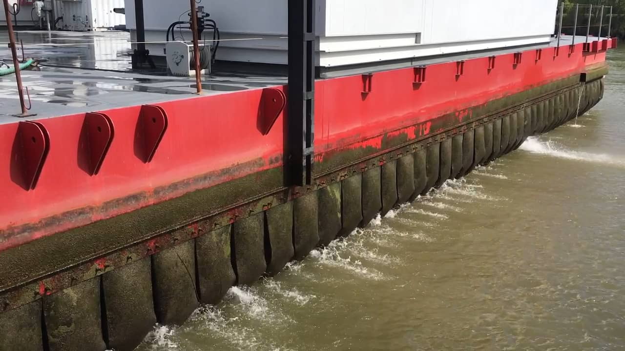 April 2017 Hovering Trials of World's Largest Hover Barge - 9,000ft2 ...
