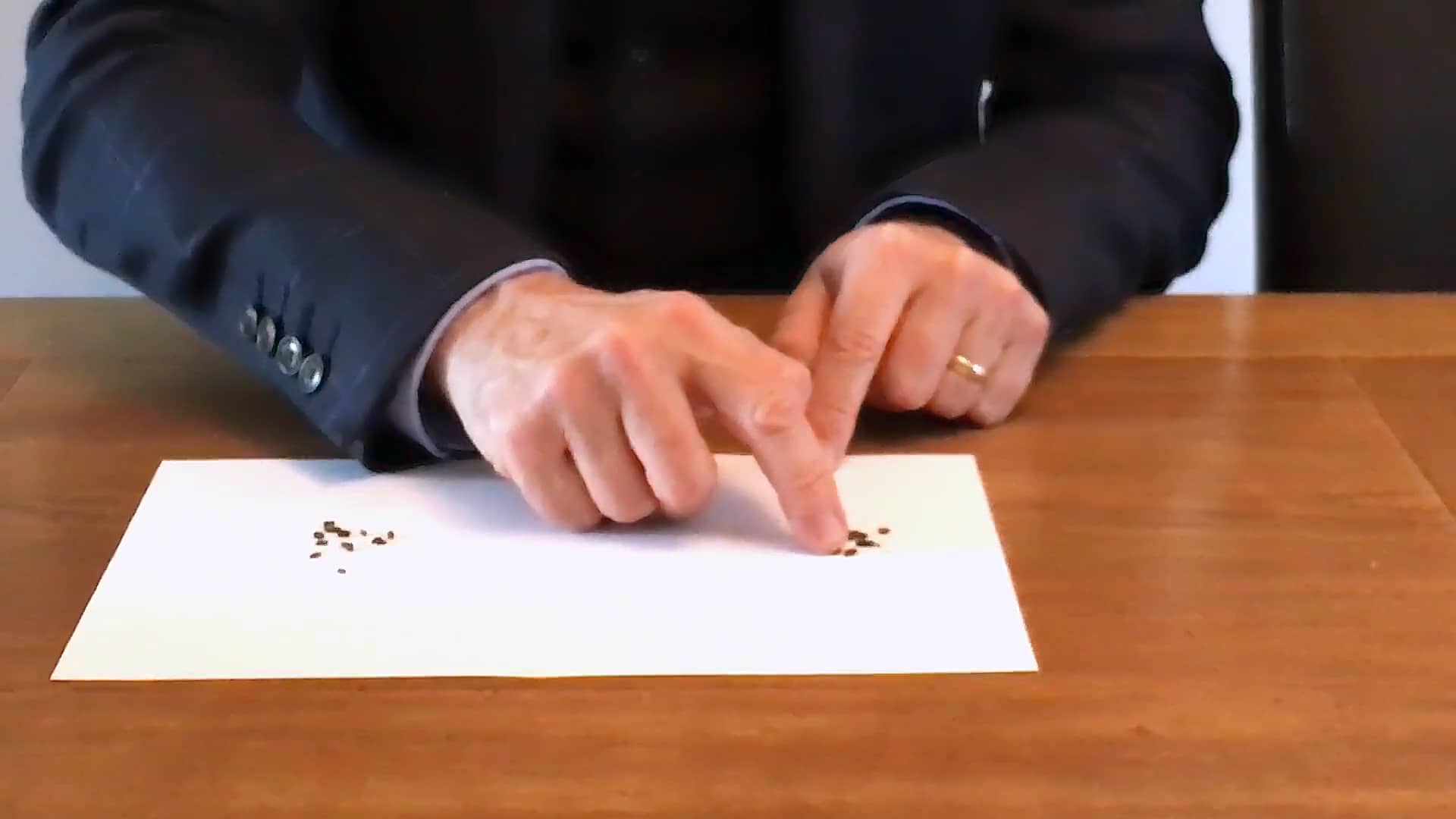 How to tell the difference between bat droppings and mice droppings on ...