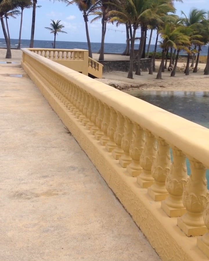 Parrot Tree Beach resort - Roatan, Bay island, Honduras on Vimeo