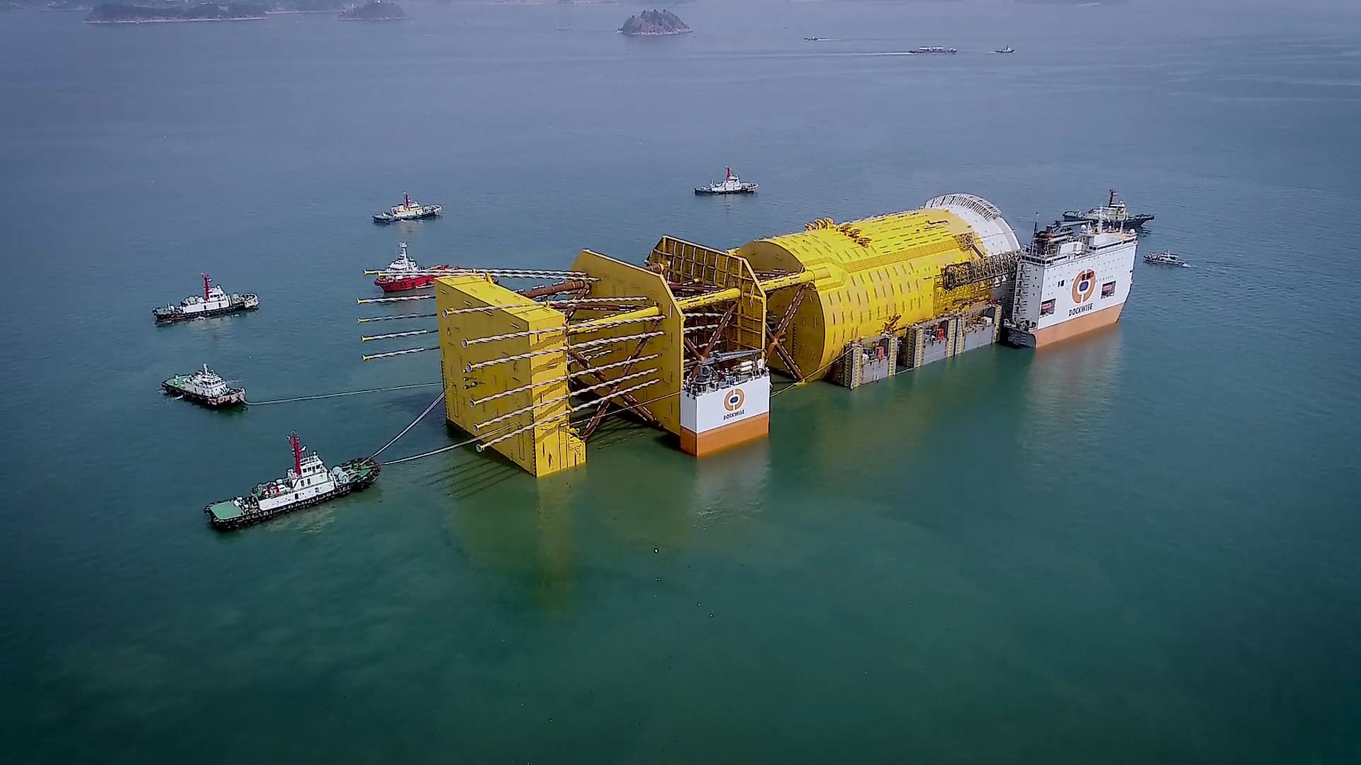 Float-on operation of the world's largest spar platform Aasta Hansteen ...