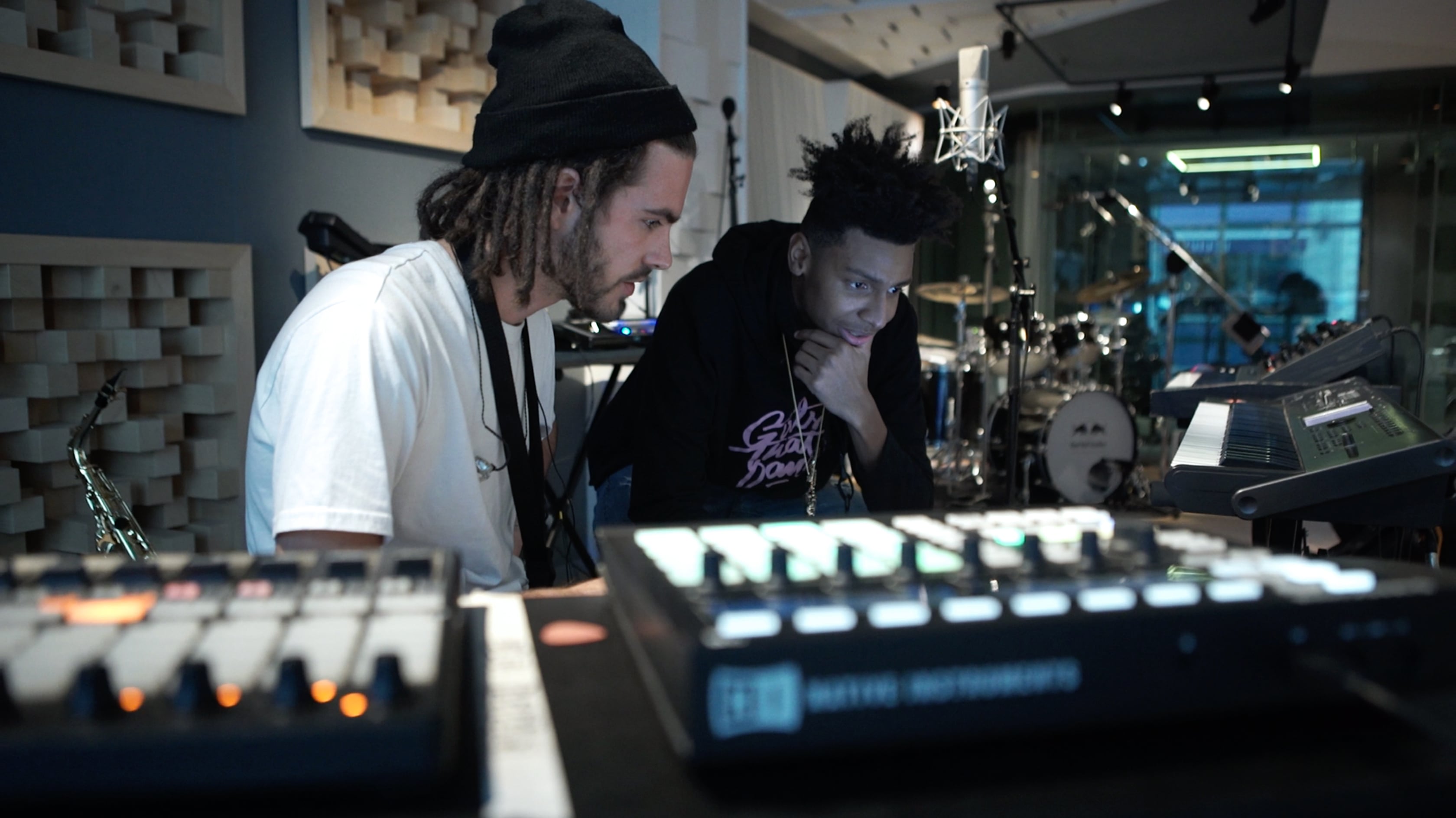 FKJ x Masego - Tadow @ Redbull Studios Paris on Vimeo