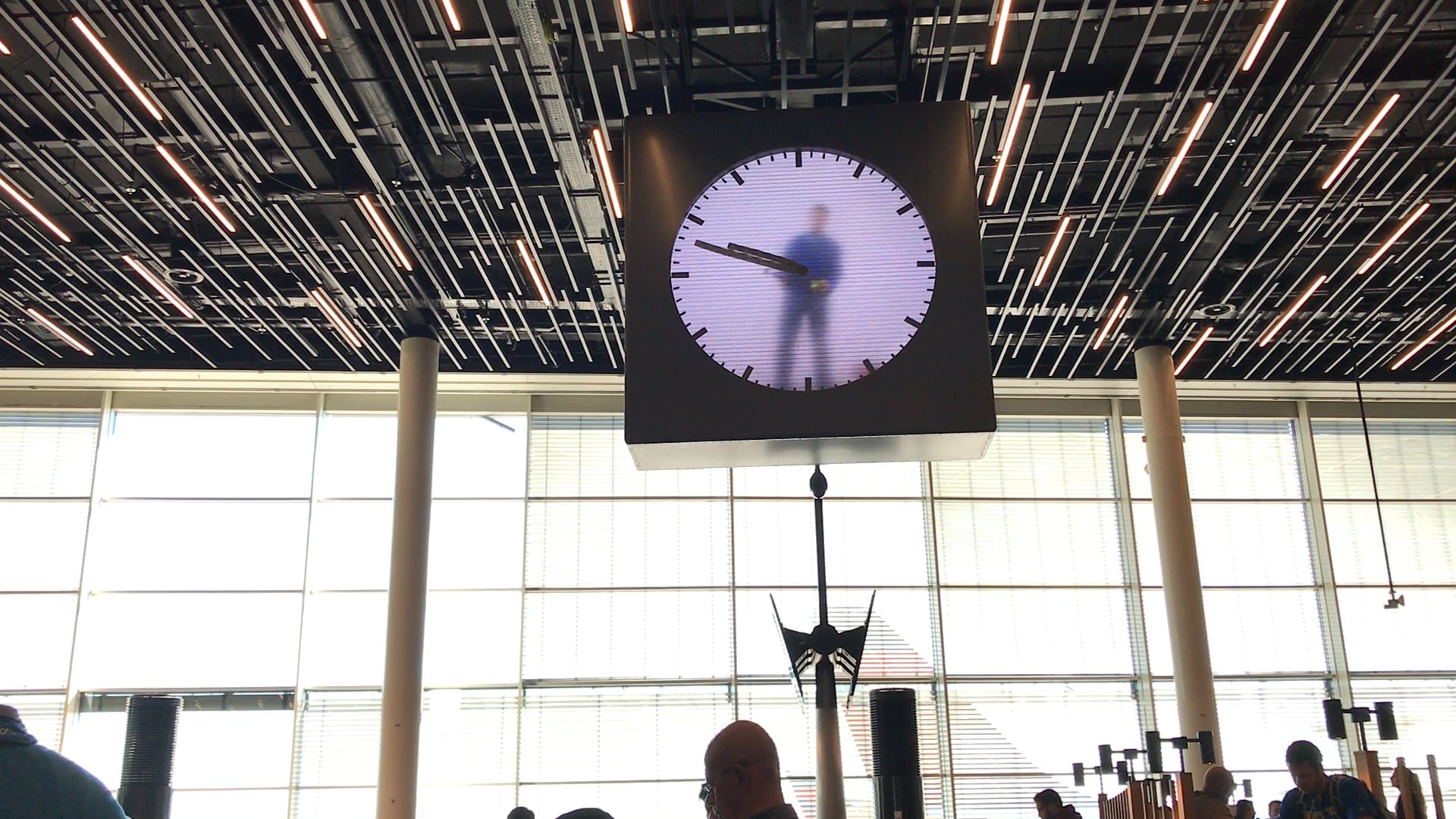 Maarten Baas' Schiphol clock on Vimeo