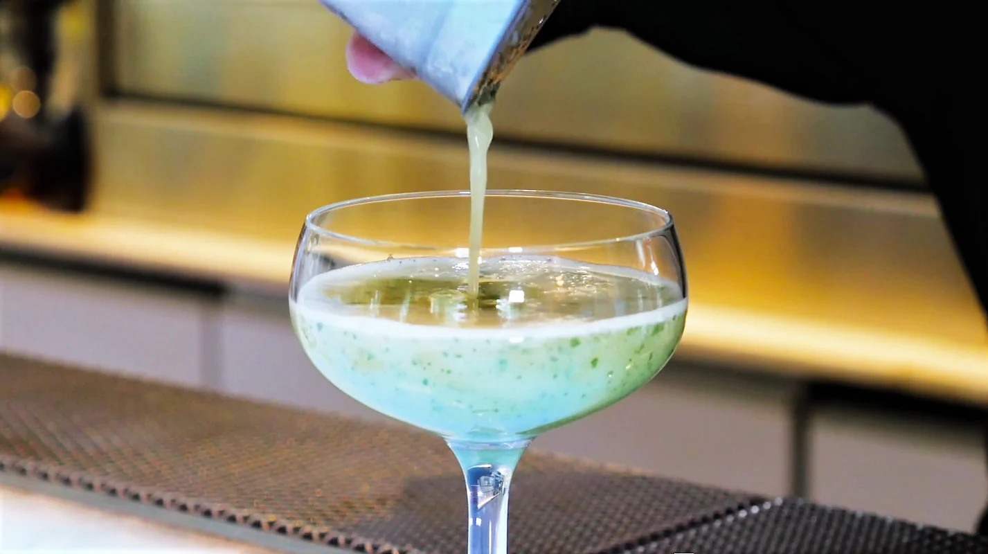 How to: Muddle Basil with Liquid Nitrogen | TEALEAVES #FBintheKnow on Vimeo